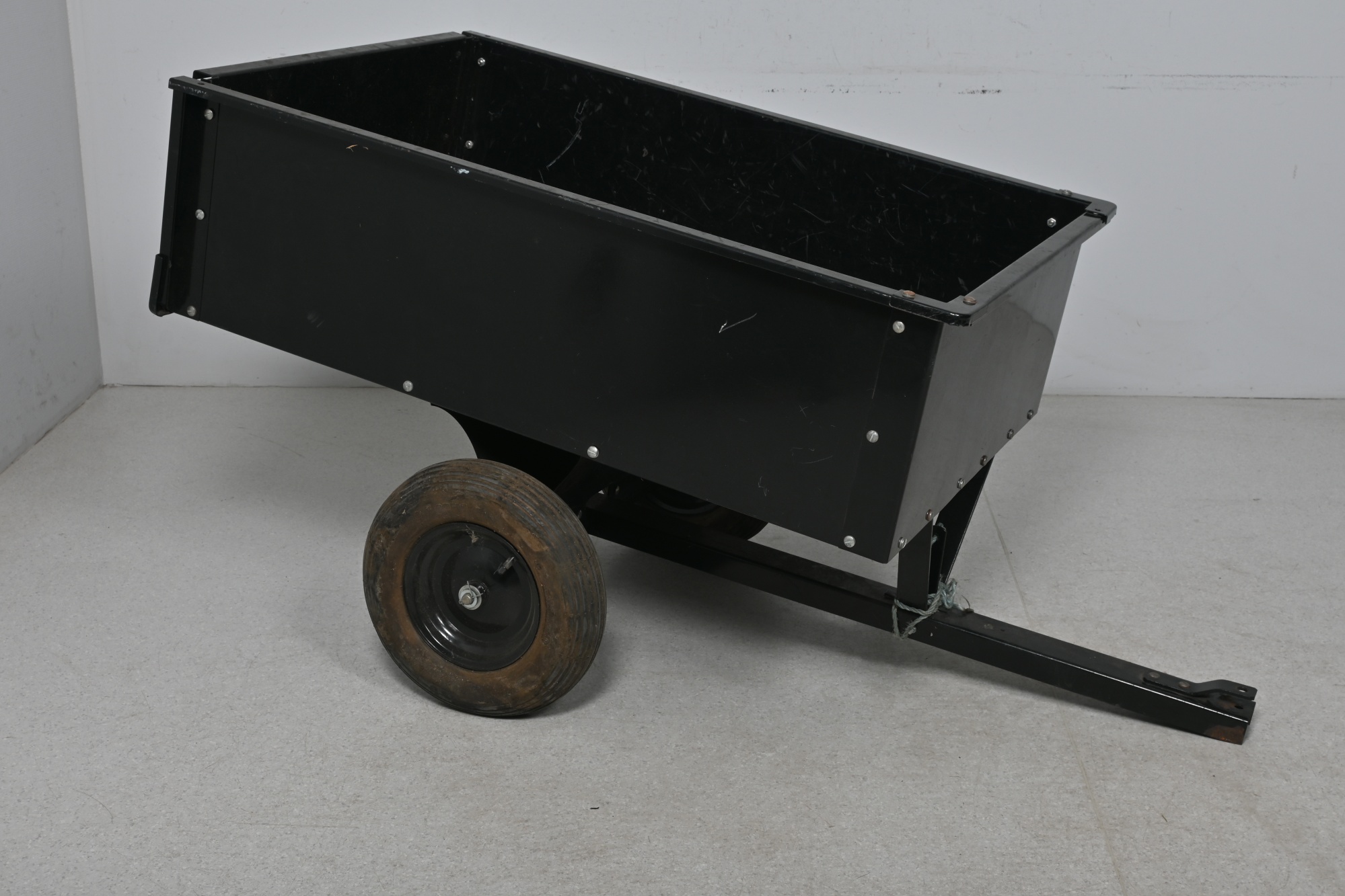 Vagn till trädgårdstraktor | Auktion.se